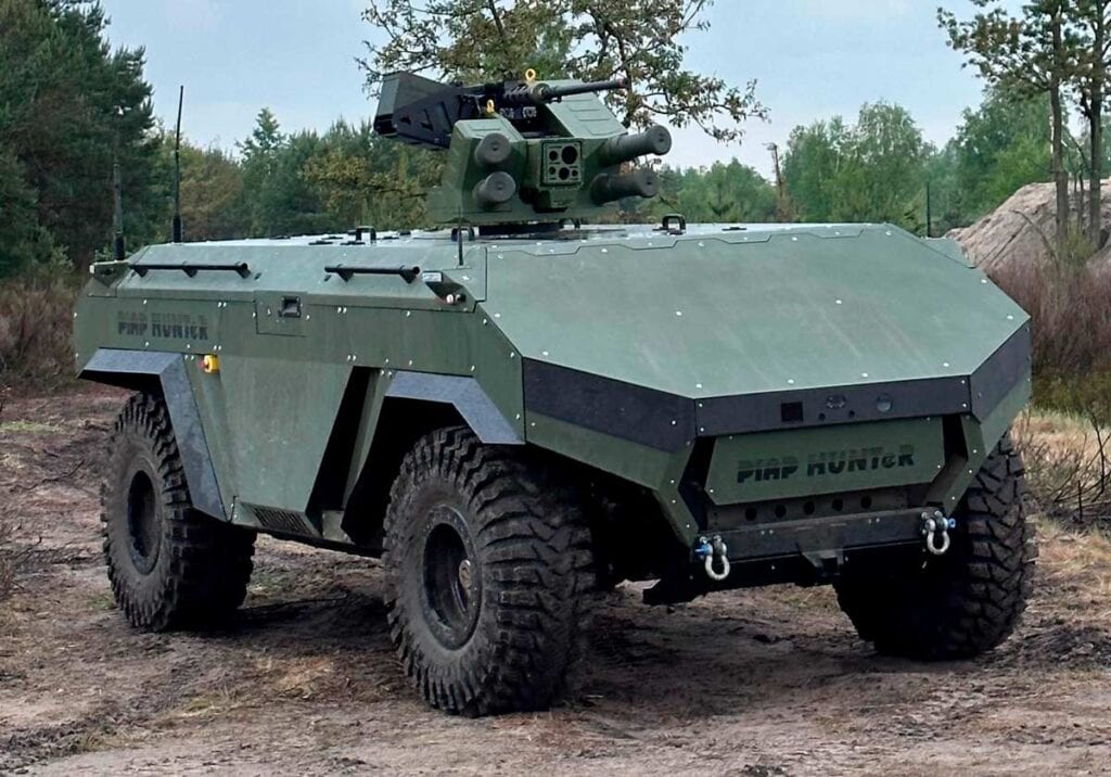 Польща вперше представила свого наземного бойового робота Piap Hunter ...